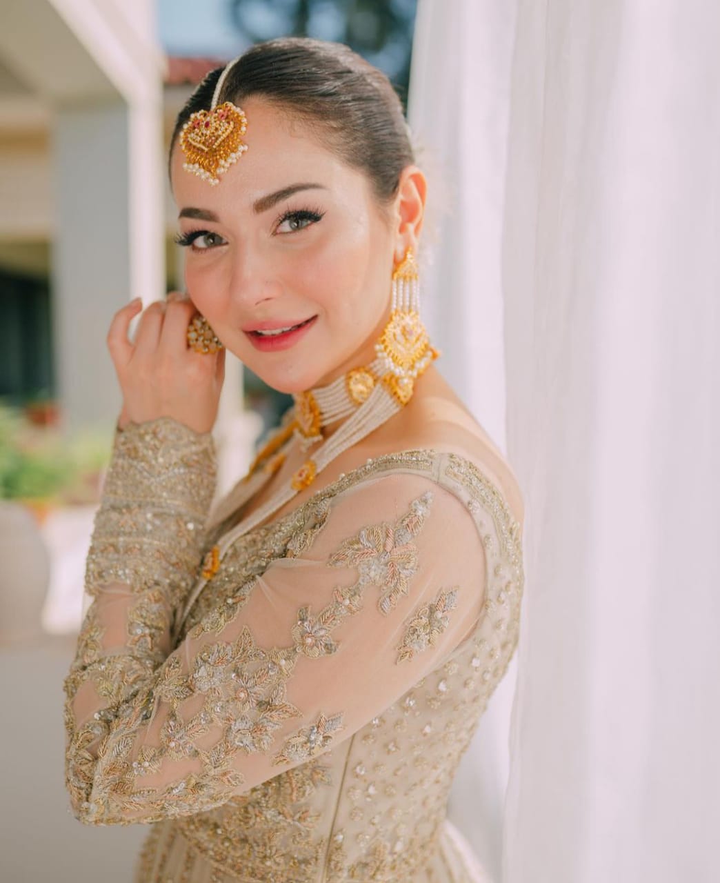 Hania Aamir stuns fans with jaw dropping pictures - editor times