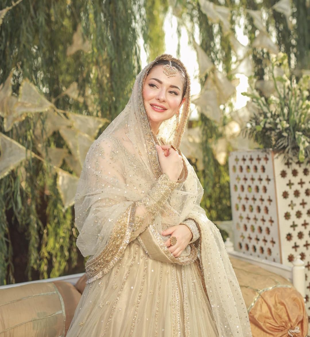 Hania Aamir stuns fans with jaw dropping pictures - editor times