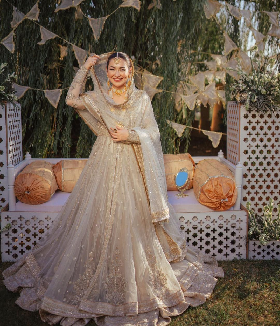 Hania Aamir stuns fans with jaw dropping pictures - editor times