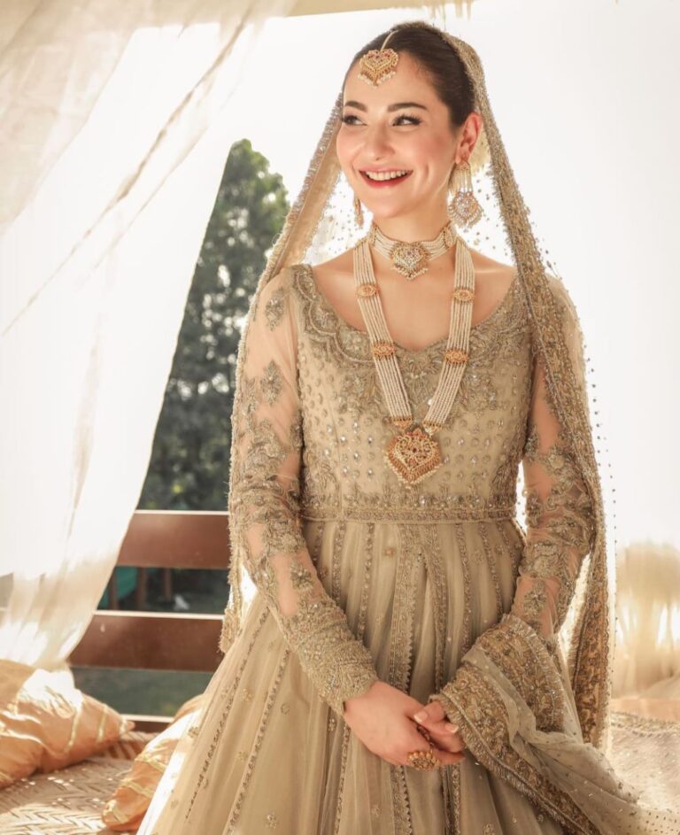 Hania Aamir stuns fans with jaw dropping pictures - editor times