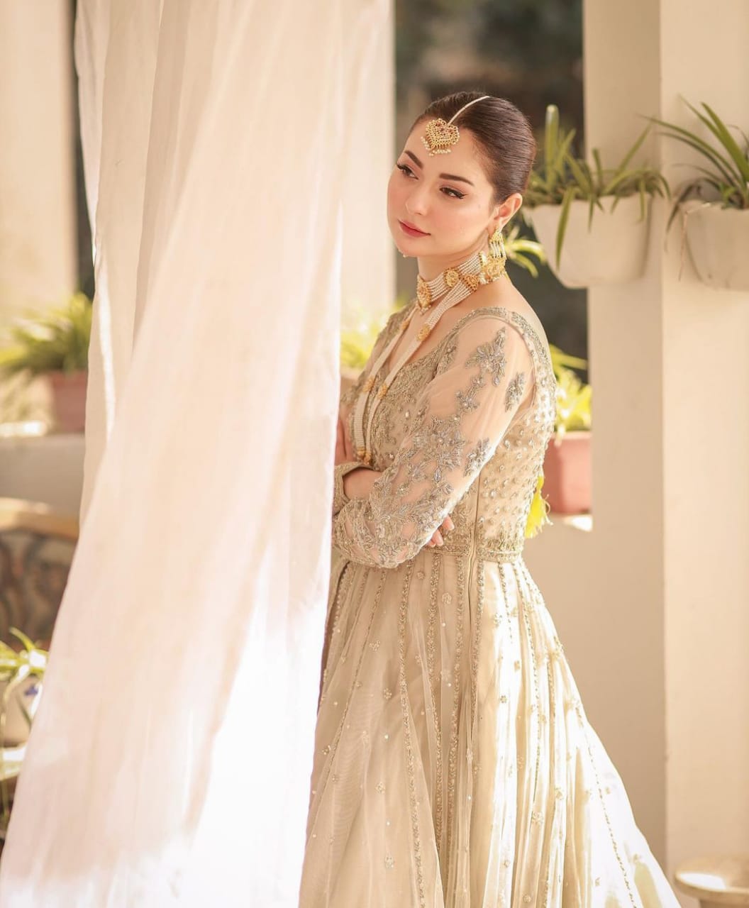 Hania Aamir stuns fans with jaw dropping pictures - editor times