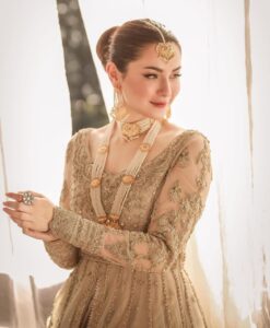 Hania Aamir stuns fans with jaw dropping pictures - editor times
