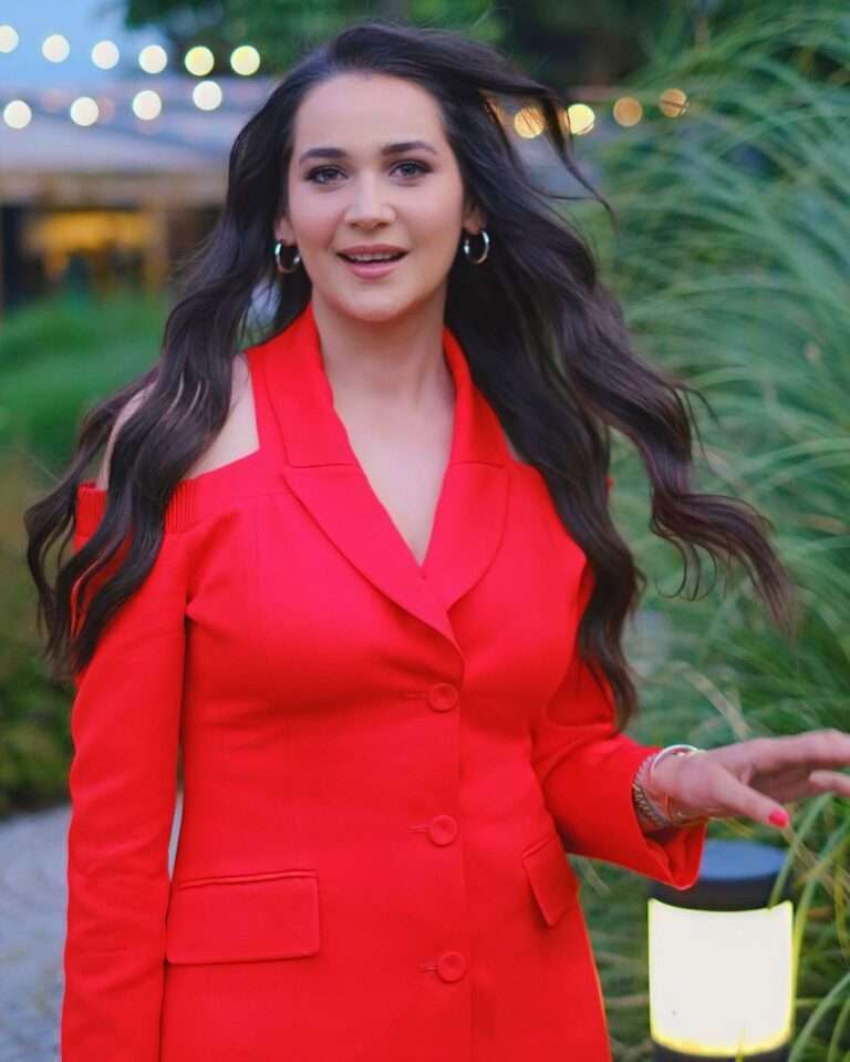 Aslihan Hatun stuns fans in super-hot latest pictures - editor times