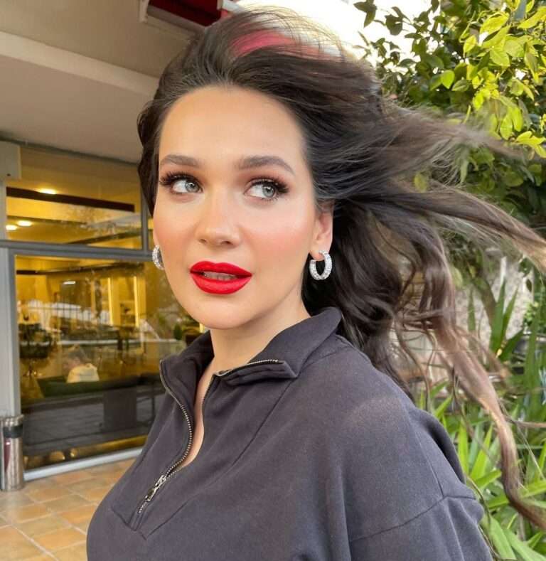 Aslihan Hatun stuns fans in super-hot latest pictures - editor times