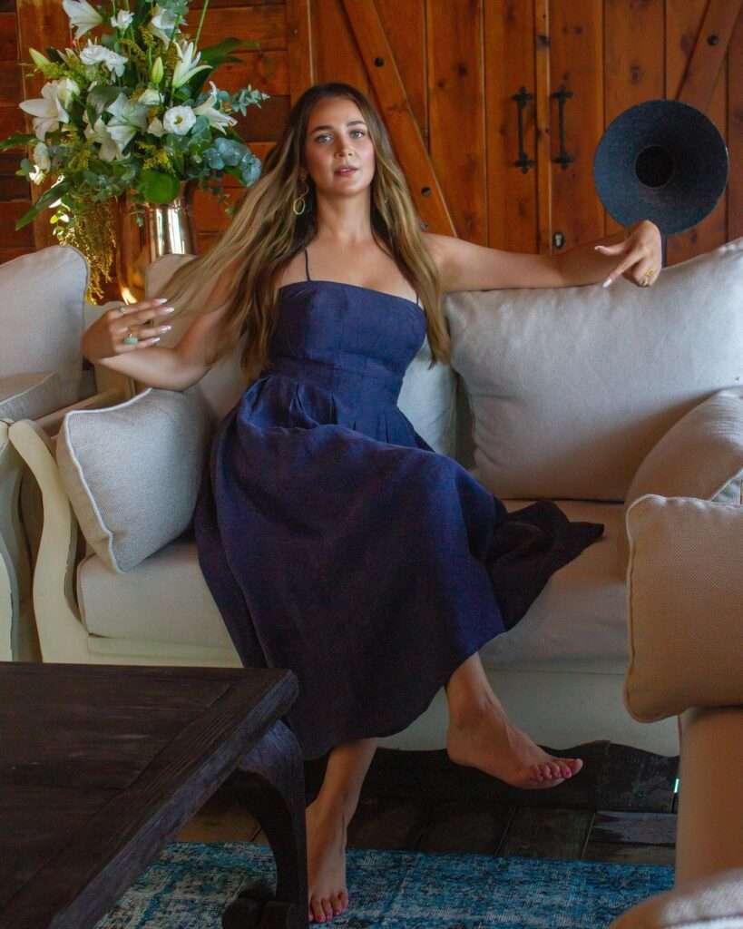 Gülsim Ali aka Aslihan Hatun sets internet ablaze with new pictures