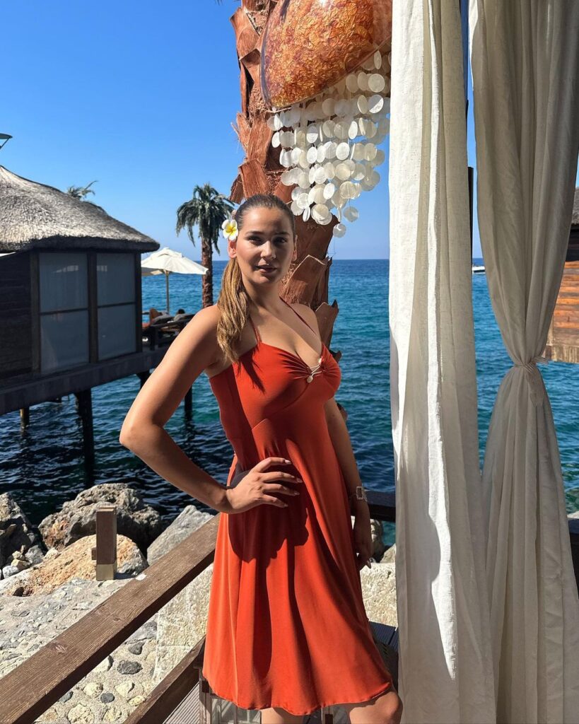 Gülsim Ali aka Aslihan Hatun sets internet ablaze with new pictures