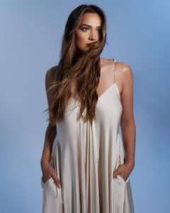 Gülsim Ali aka Aslihan Hatun sets internet ablaze with new pictures