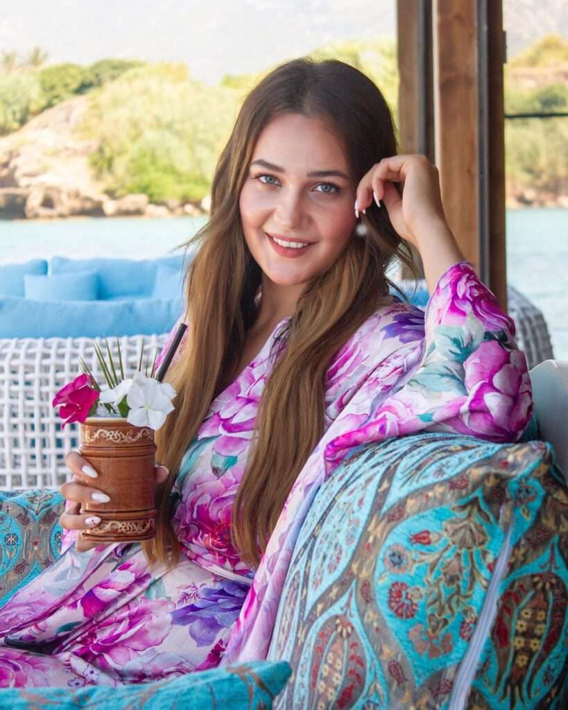 Gülsim Ali aka Aslihan Hatun sets internet ablaze with new pictures