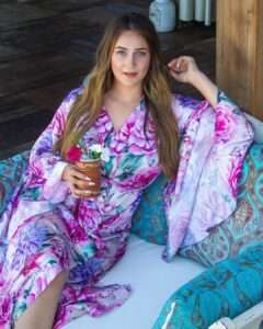 Gülsim Ali aka Aslihan Hatun sets internet ablaze with new pictures