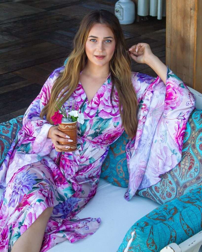 Gülsim Ali aka Aslihan Hatun sets internet ablaze with new pictures