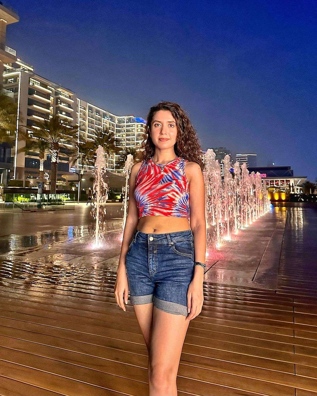 Hira Umer teasing fans with her bold pictures from Dubai - ETNews