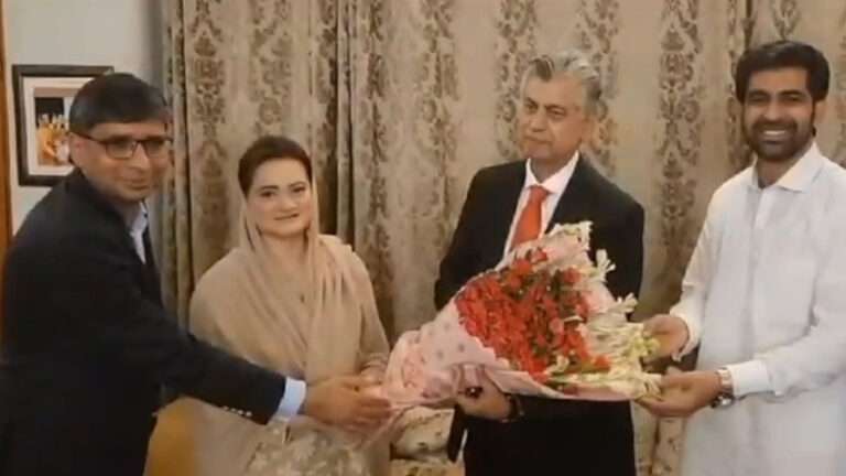 E-registry model center inaugurated by CM Punjab in Lahore - ET