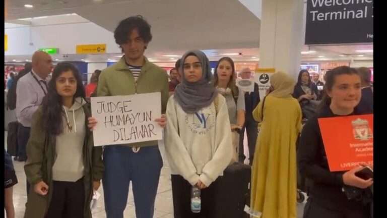 Shayan Ali waiting for Judge Humayun Dilawar at UK Airport - ET