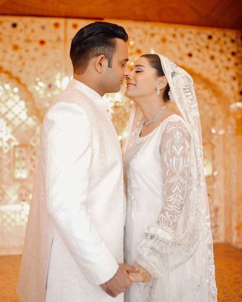 Who is Kiran Ashfaq's second husband Hamza Ali Chaudhry? - ET