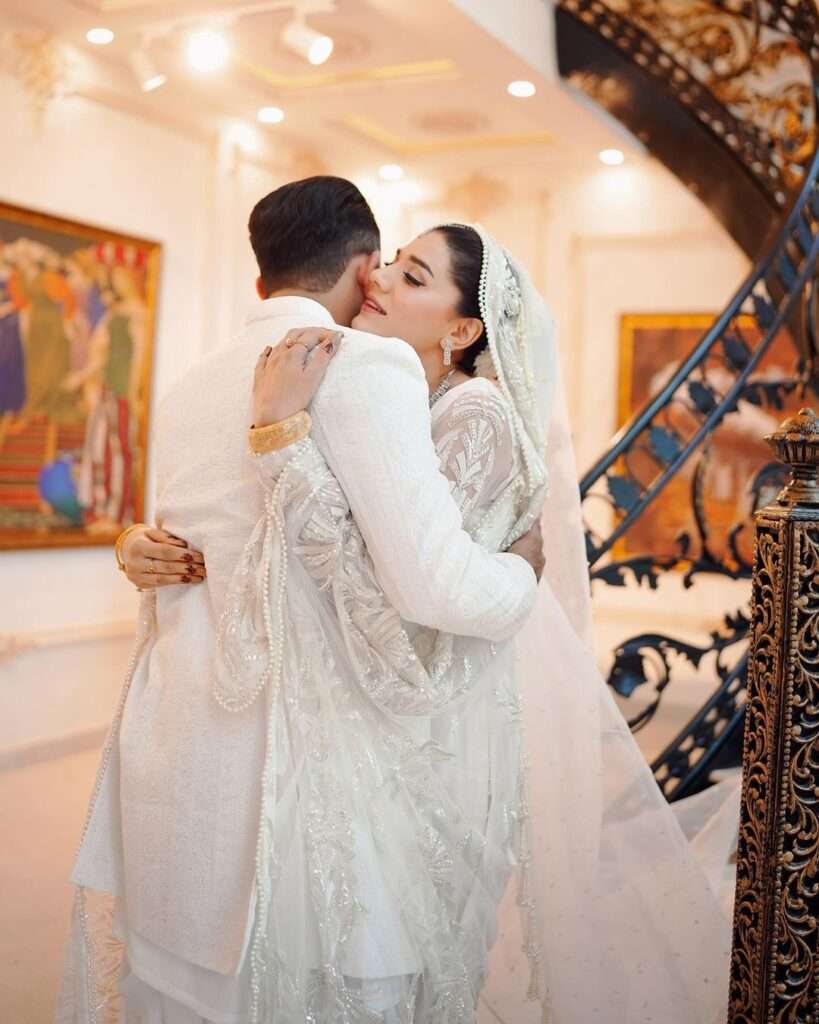 Who is Kiran Ashfaq's second husband Hamza Ali Chaudhry? - ET