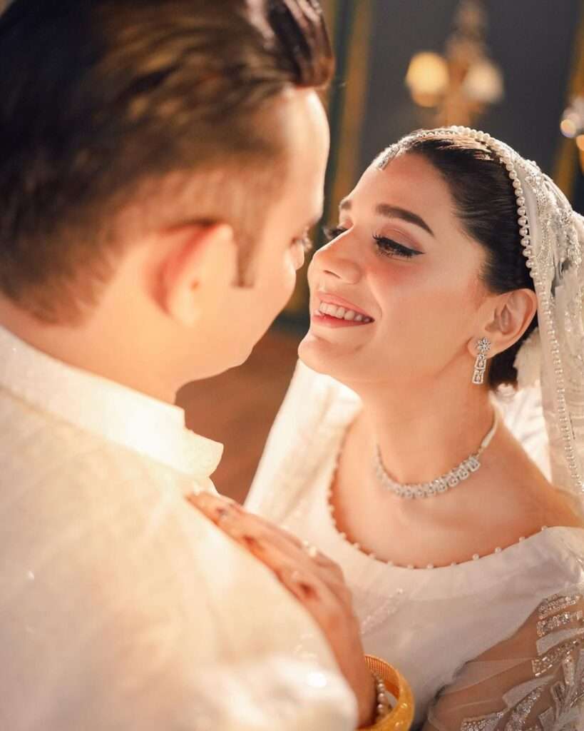 Who is Kiran Ashfaq's second husband Hamza Ali Chaudhry? - ET