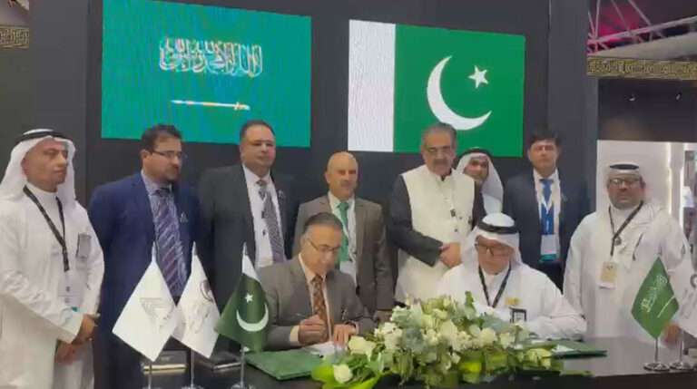 Pakistan and Saudi sign MoUs to facilitate Pakistani Pilgrims - ET
